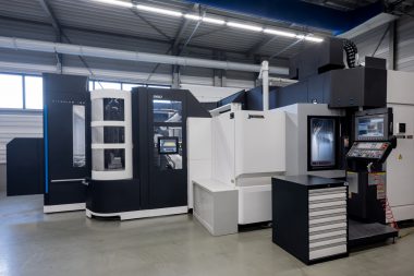 Robot machine tending of Okuma CNC machines - BMO Automation